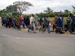 Wasabato Masalia watimuliwa tena uwanja wa ndege – Bongo5.com