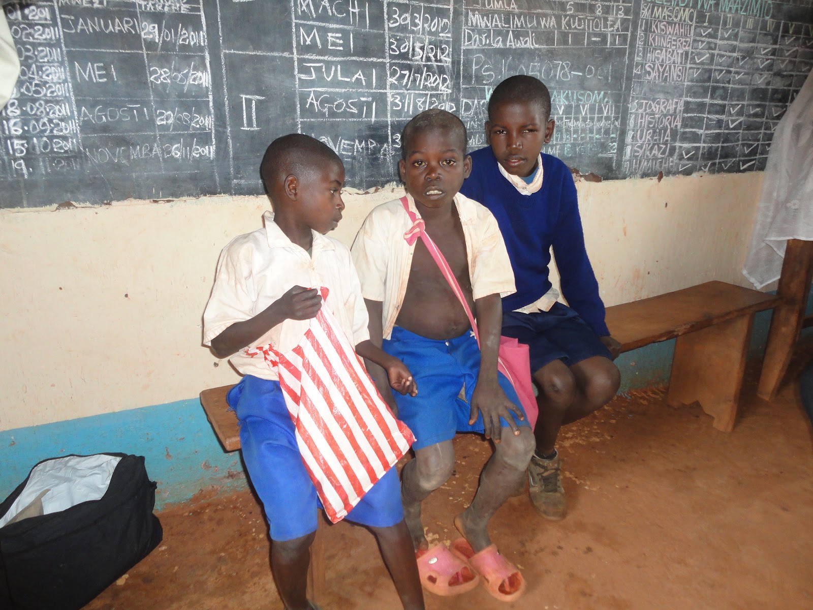 Majaliwa: Marufuku mwanafunzi kwenda shule peku na nguo zilizochakaa ...