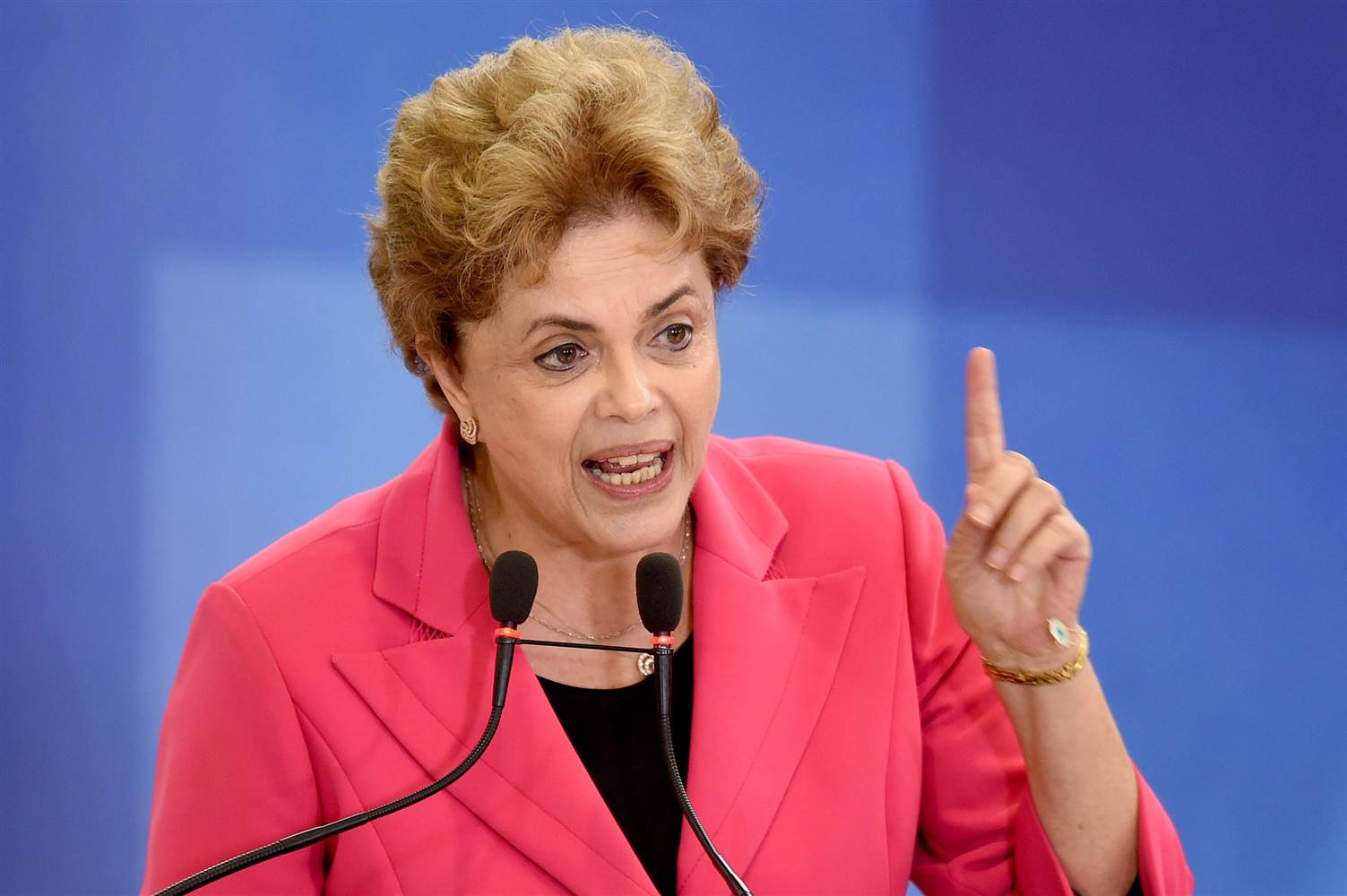 Dilma Rousseff apigwa chini rasmi Urais nchini Brazil – Bongo5.com