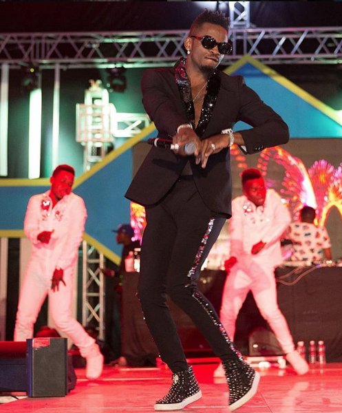 Video/Picha: Diamond aacha historia Naivasha Kenya – Bongo5.com
